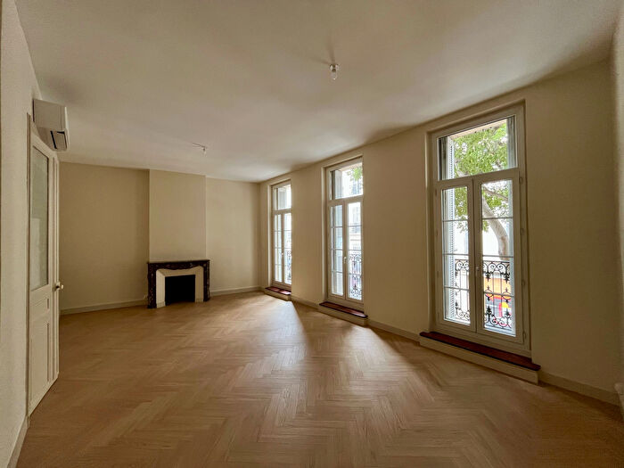 Appartement 3 pièces à Marseille 4ème, Cinq Avenues, à louer
