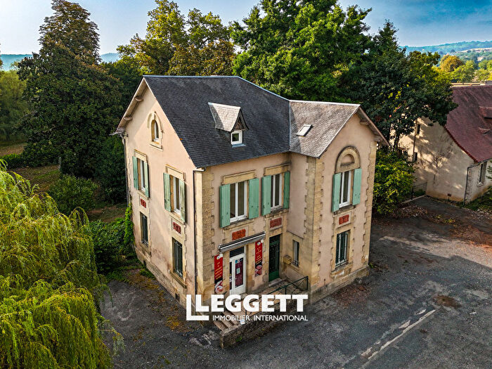 Maison à vendre - Hautefort - 12 pièces - 5 chambres