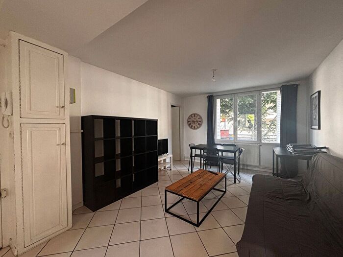 Appartement à louer - Croix Luizet, Villeurbanne - 4 pièces - 3 chambres