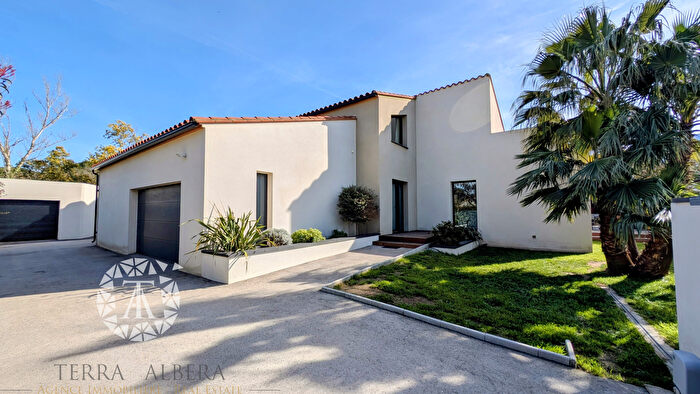 Maison à vendre - Saint-Génis-des-Fontaines - 7 pièces - 4 chambres