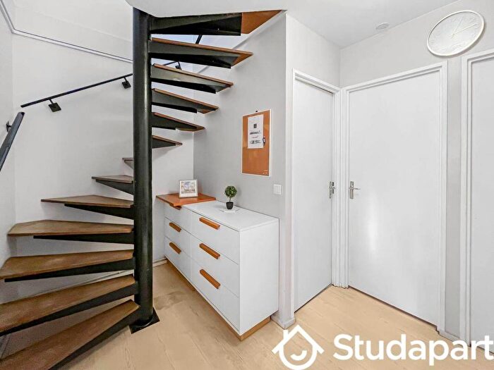 Appartement à louer - Ville Nouvelle-Centre Est, Noisiel - 1 pièce - 5 chambres