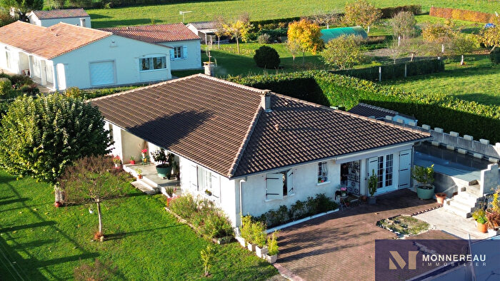 Maison à vendre - Barbezieux-Saint-Hilaire - 4 pièces - 3 chambres