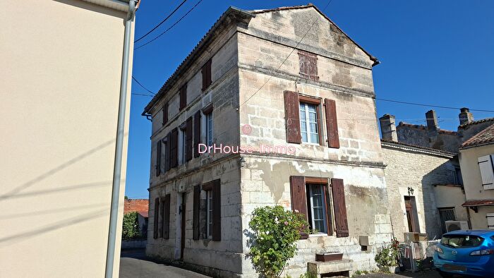 Maison 8 pièces à vendre à Ruelle-sur-Touvre