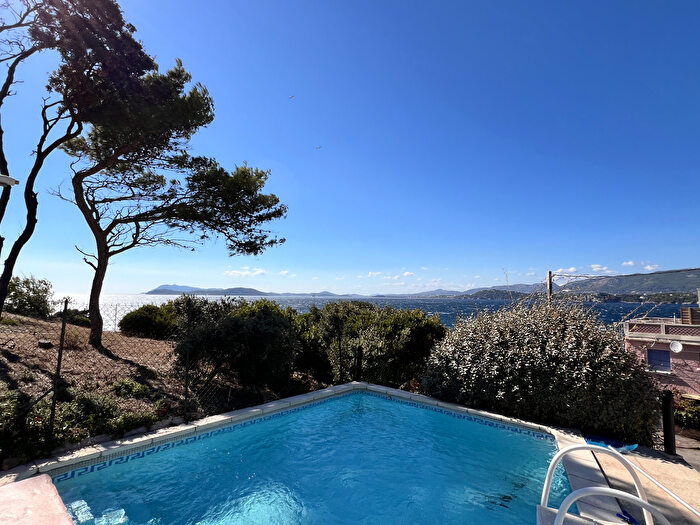 Maison à vendre - Le Pradet - 5 pièces - 3 chambres