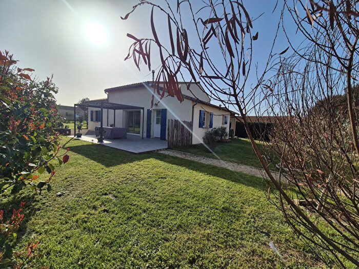 Maison à vendre - Prissé-la-Charrière - 6 pièces - 4 chambres