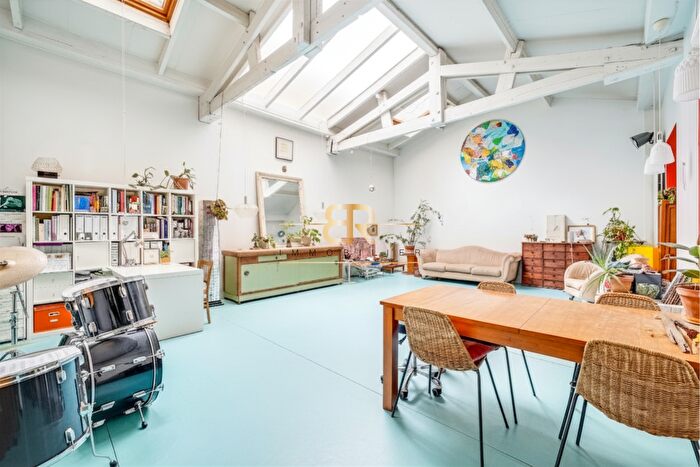 Appartement à vendre - Paris e , Goncourt, Canal Saint-Martin - 4 pièces - 3 chambres