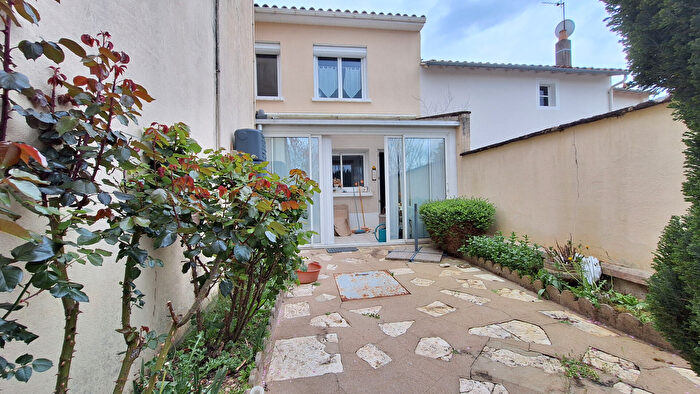Maison 10 pièces à vendre à Chef-Boutonne