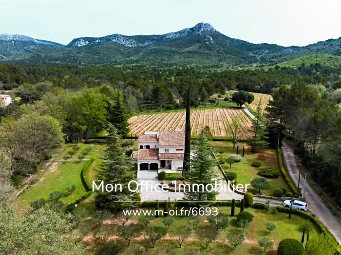 Maison 6 pièces à Trets, à vendre