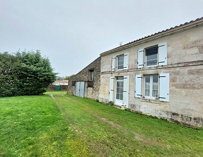 Maison à louer - Écoyeux - 4 pièces - 3 chambres