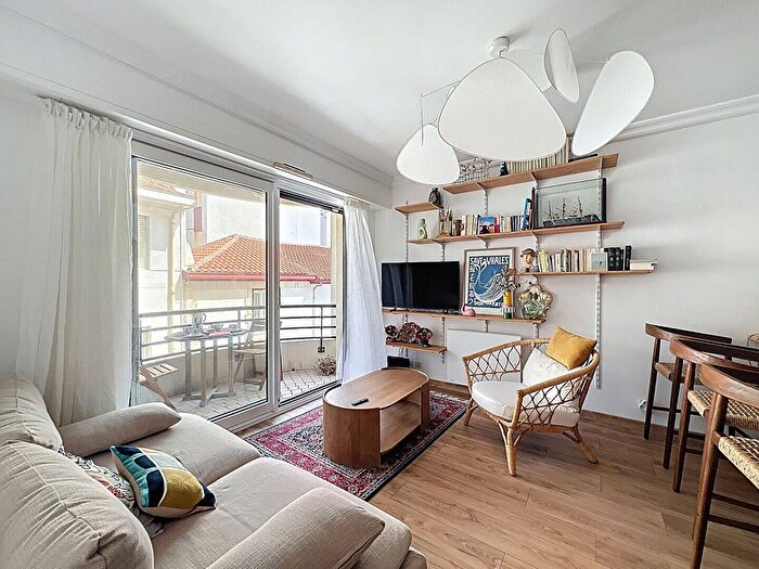 Appartement à louer - Mairie-Marne, Biarritz - 3 pièces - 2 chambres