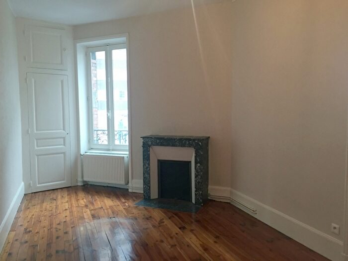 Appartement à louer - Clermont-Ferrand, Delille, Cathédrale, La Gare - 3 pièces - 2 chambres