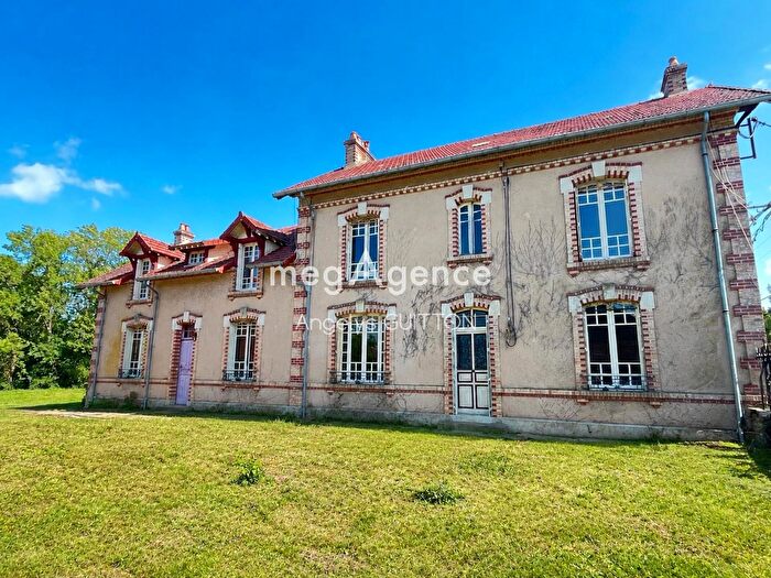 Maison 12 pièces à Beaumont-sur-Sarthe, à vendre