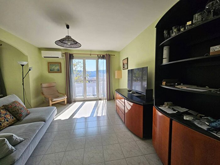 Appartement à louer - Pasteur, Nice - 3 pièces - 2 chambres