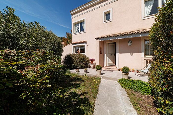 Maison à vendre - La Trinité - 5 pièces - 4 chambres