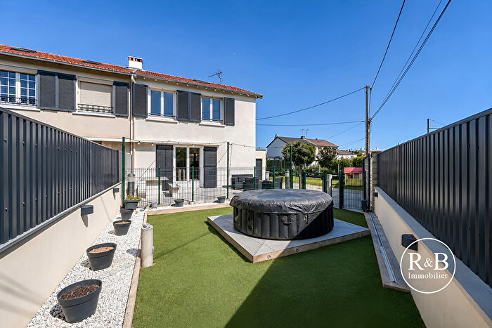 Les Clayes-sous-Bois, Nord : Maison 4 pièces à vendre