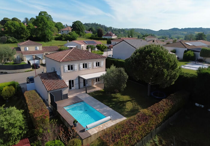 Maison 7 pièces à louer à Génissieux