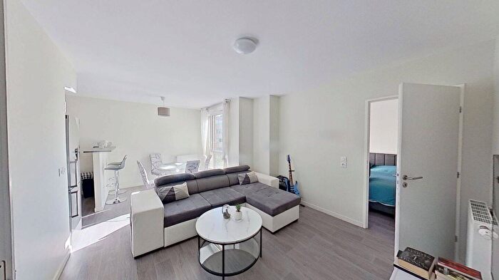 Appartement à louer - Descartes, Massy - 2 pièces - 1 chambre