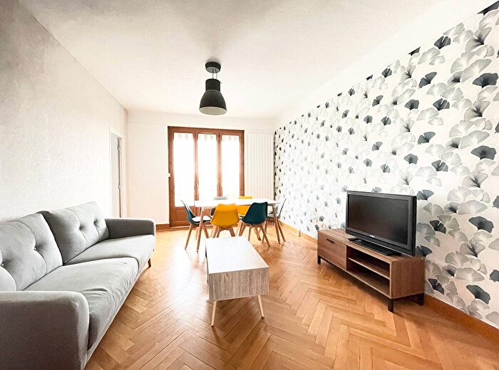 Appartement à louer - Parilly-Jules Guesde, Vénissieux - 4 pièces - 3 chambres