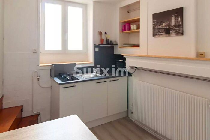 Appartement à louer - Centre Ville Sud, Saint-Claude - 1 pièce