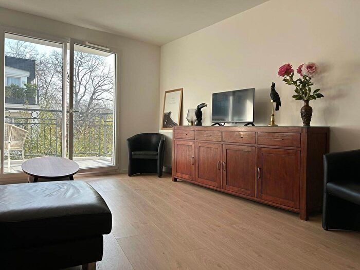 Appartement à louer - Plain Champs-Clos Roger-Noue Brossard, Chelles - 4 pièces - 3 chambres