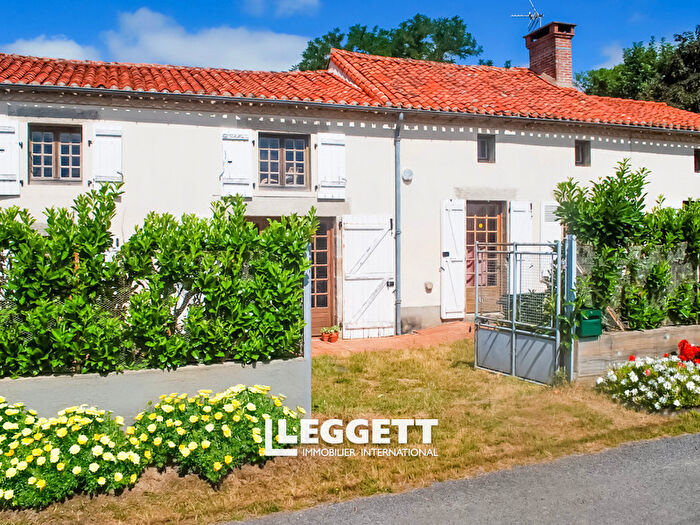 Maison à vendre - Azat-le-Ris - 8 pièces - 3 chambres