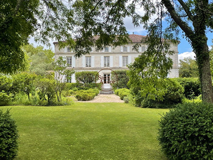Maison 14 pièces à Éraville, à vendre