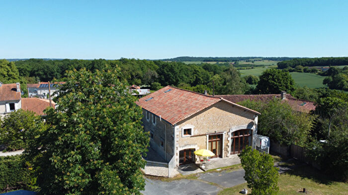 Maison 5 pièces à vendre - Bors-de-Montmoreau, Bors Canton de Montmoreau-Saint-Cybard