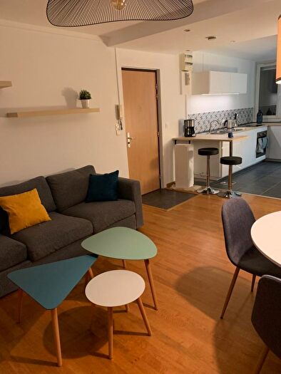 Appartement 5 pièces à Villeurbanne, Cusset, à louer