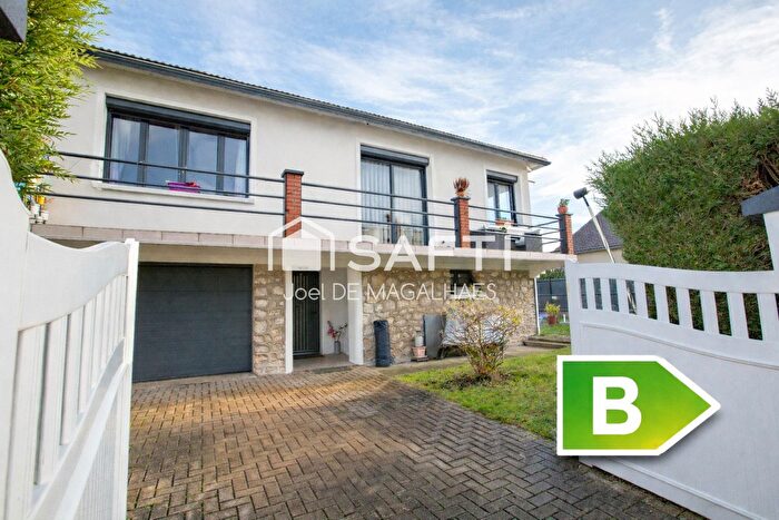 Le Mesnil-Saint-Denis : Maison 4 pièces à vendre