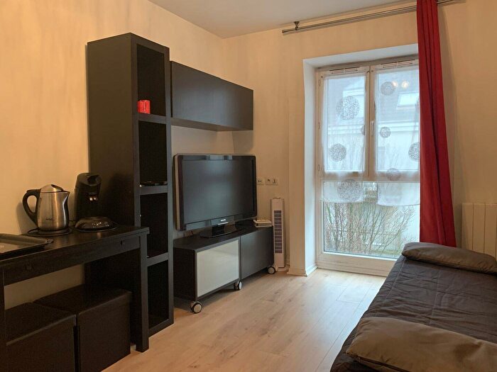 Appartement à louer - Varenne-Centre-Rive Charmante, Noisy-le-Grand - 1 pièce