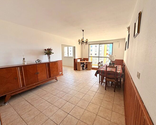 Appartement à vendre - Vitrolles, Centre-ville, Roucas, Les Pins, Le Liourat - 5 pièces - 3 chambres