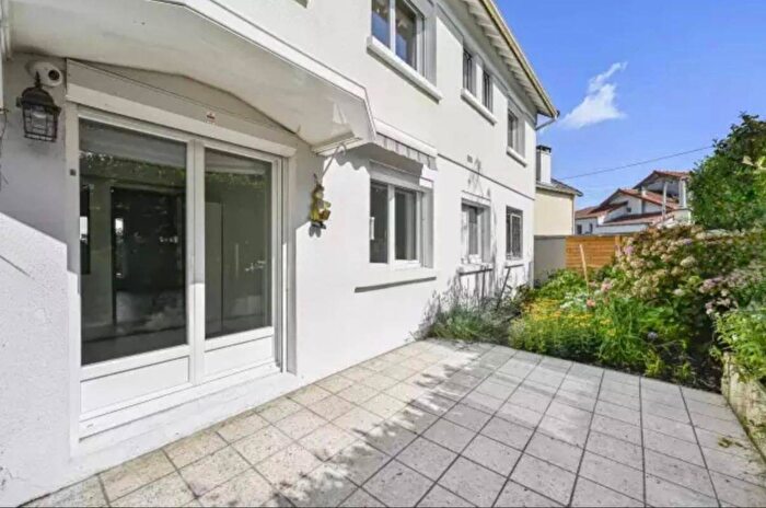 Appartement à louer - Mermoz, Villemomble - 3 pièces - 2 chambres