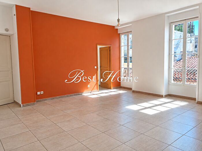 Nîmes, Placette : Appartement 3 pièces à louer