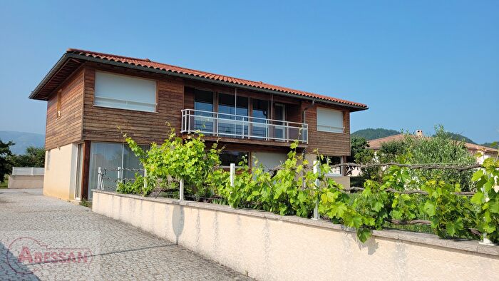 Maison à vendre - Laragne-Montéglin - 9 pièces - 6 chambres