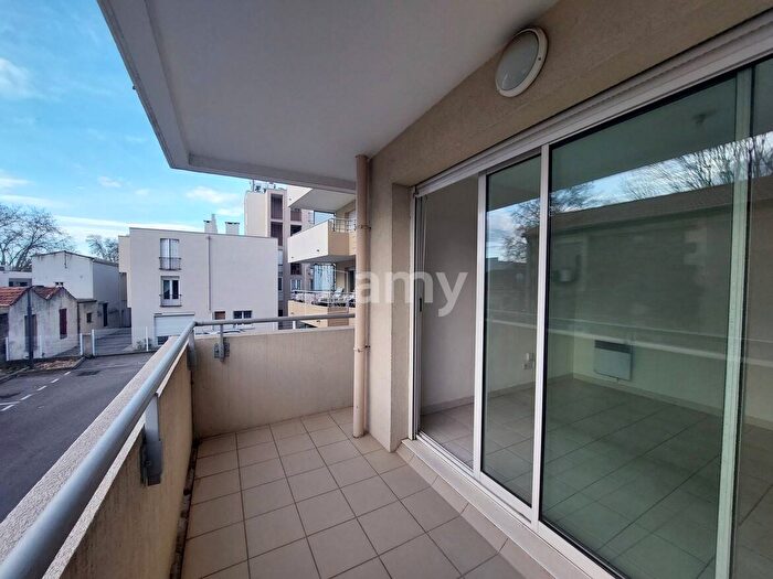 Appartement à louer - Capouchiné, Nîmes - 2 pièces