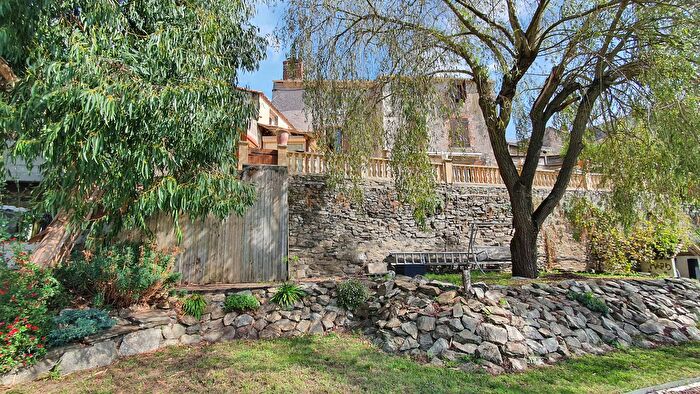 Maison à vendre - Vihiers - 14 pièces - 6 chambres