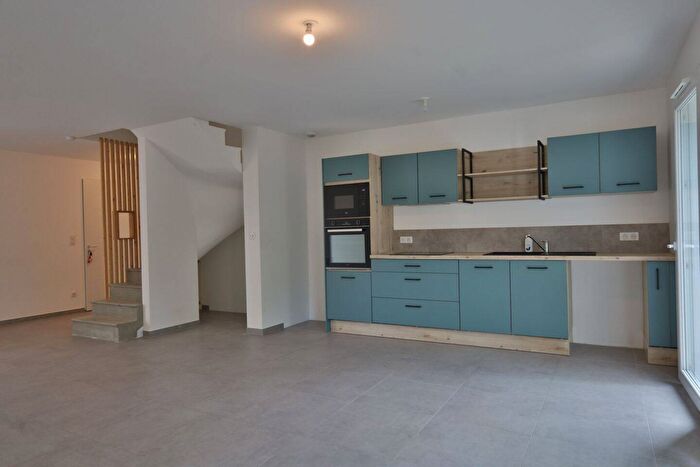 Maison 5 pièces à Charantonnay, à louer