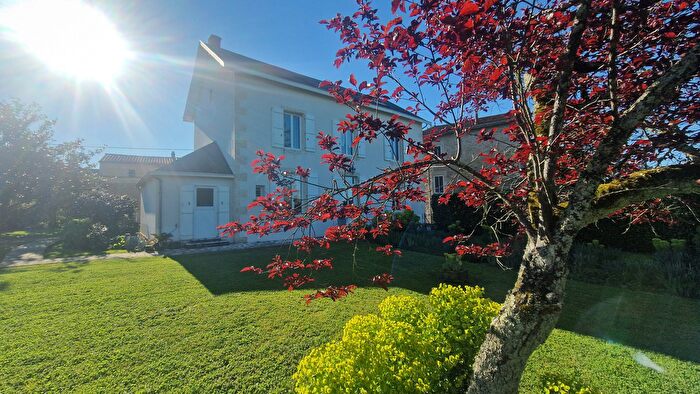 Maison 8 pièces à La Crèche, à vendre