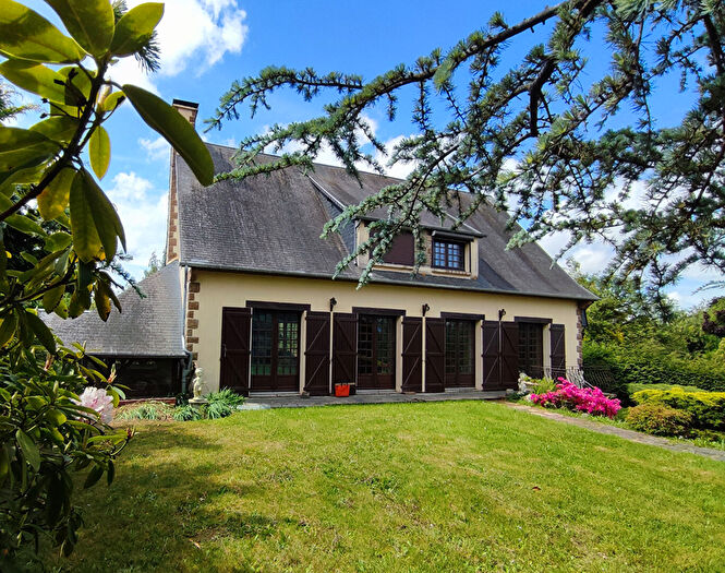 Maison à vendre - Isigny-le-Buat - 4 pièces - 3 chambres