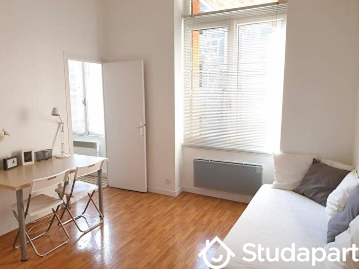 Hyper Centre-Vieille Ville, Saint-Étienne : Appartement 2 pièces à louer