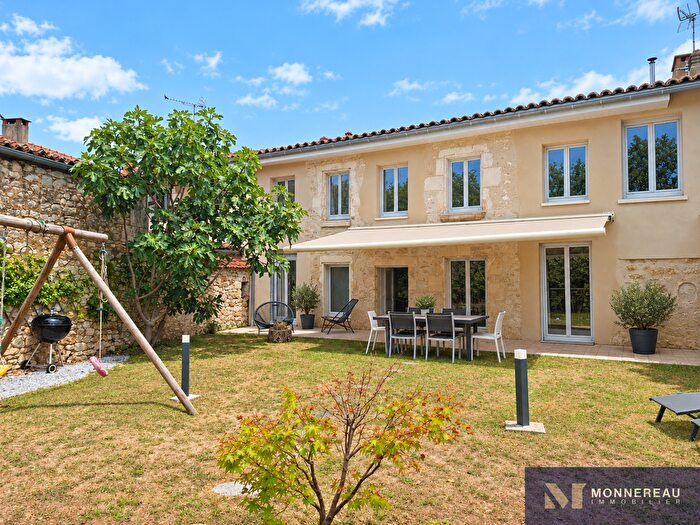 La Rochefoucauld : Maison 5 pièces à vendre