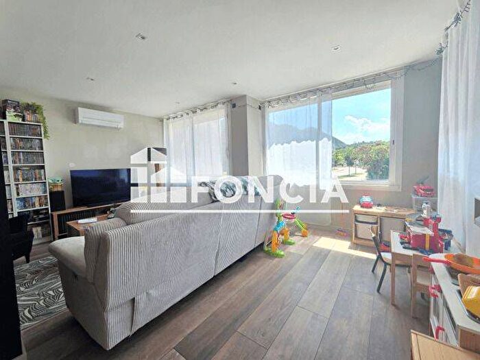 Peripherie, Vif - Appartement 5 pièces à louer