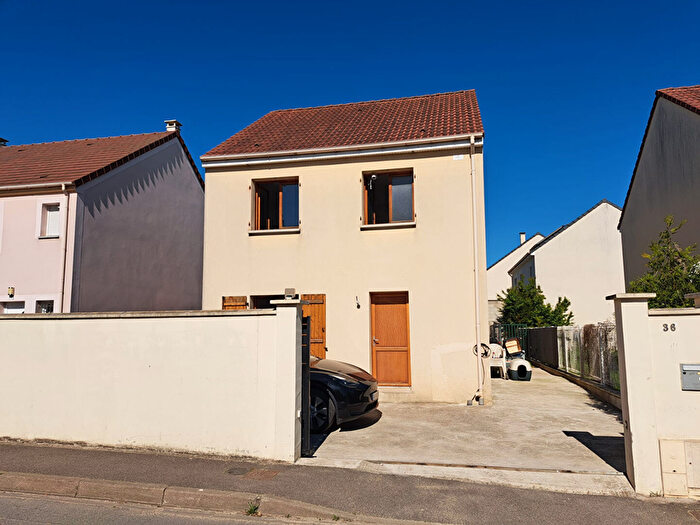 Ris-Orangis, Grand-Bourg : Maison 4 pièces à vendre