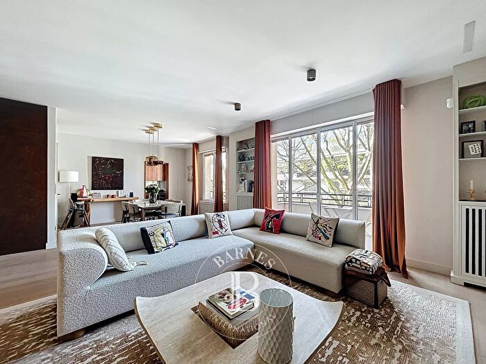 Appartement à louer - Neuilly-sur-Seine, Saint-James, Madrid - 3 pièces - 2 chambres