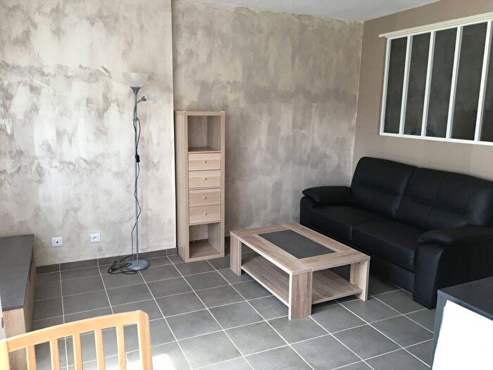 Bouquet, Brive-la-Gaillarde : Appartement 1 pièce à louer