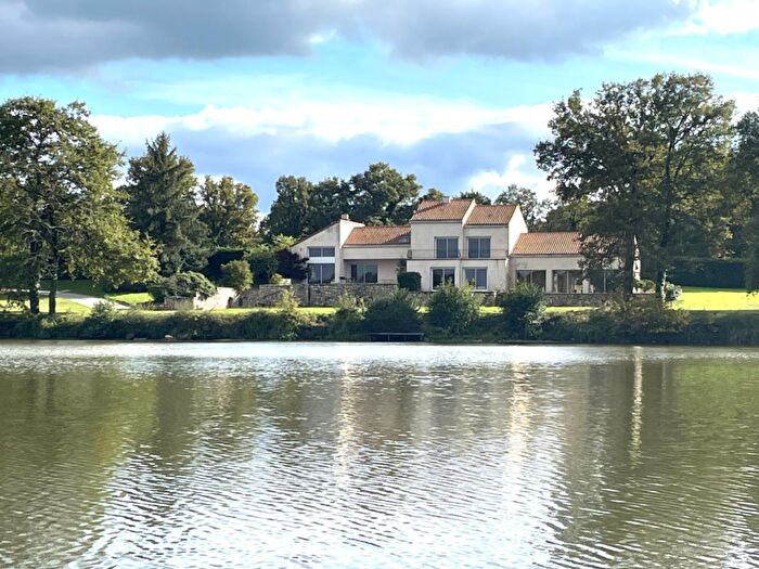 Maison à vendre - Asnières-sur-Blour - 7 pièces - 4 chambres