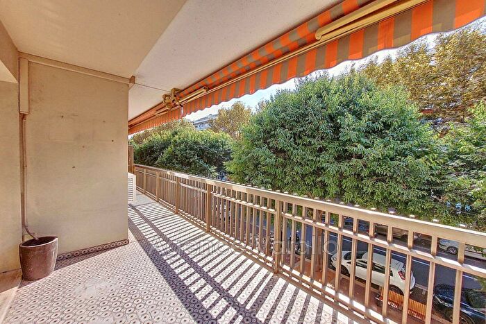 Appartement à louer - Place de Gaulle, Antibes - 2 pièces - 1 chambre