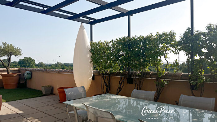 Appartement à vendre - Beaucaire - 7 pièces - 3 chambres