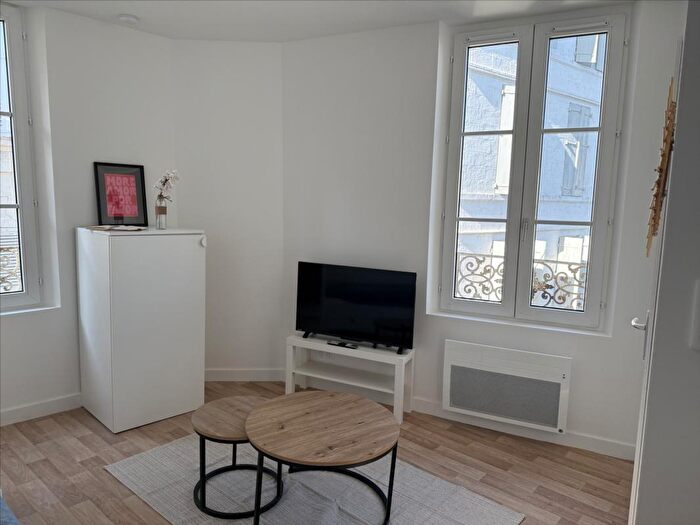 Appartement à louer - Angoulême, Saint-Ausone, Saint-Martin - 1 pièce
