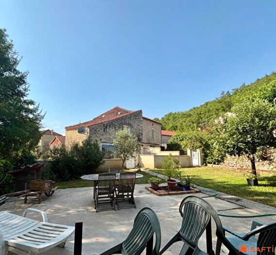 Maison 10 pièces à Saint-Vincent-Rive-d'Olt, à vendre